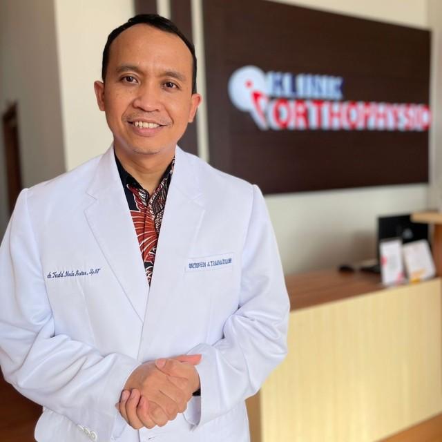 dr. Elvis Jeferson, Sp.B., M.Adm.Kes